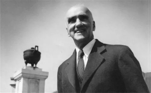 燕京大學首任校長司徒雷登John Leighton Stuart生日冥誕五行八字命理分析 - 探索命運之旅